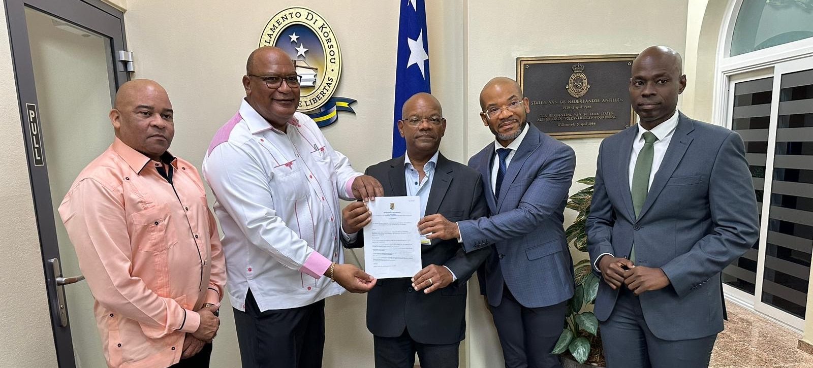 PA MEHORÁ TRANSPORTE PA PUEBLO, ABC BUSBEDRIJF TA HAÑA 2 MION PA KUMPRA ...