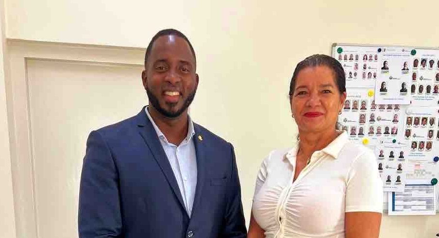 Minister of Justice Lewis pays courtesy visit to Curacao Police Academy ...