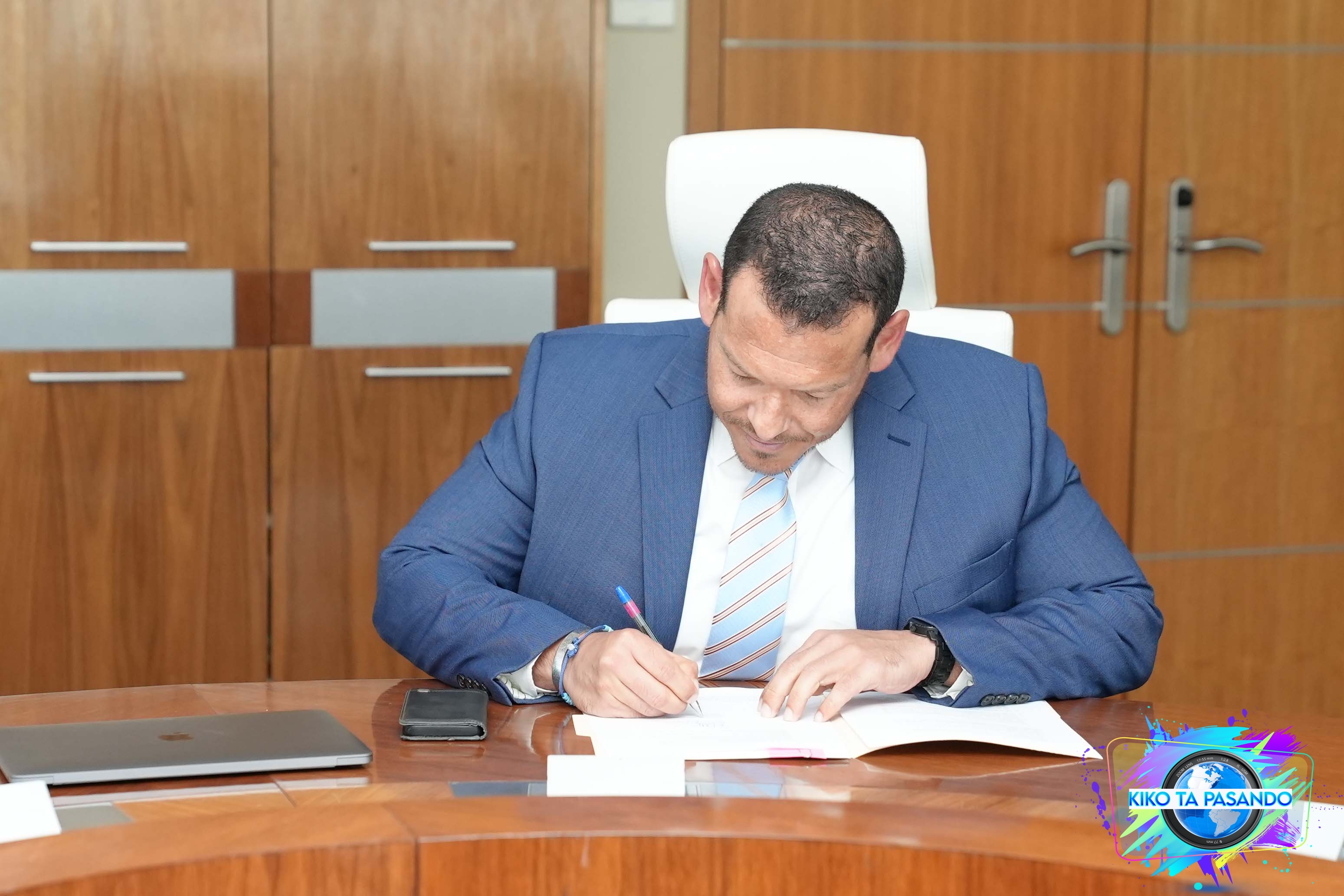 MP_Fundacion Autismo Aruba firma MB (8) – KIKO TA PASANDO
